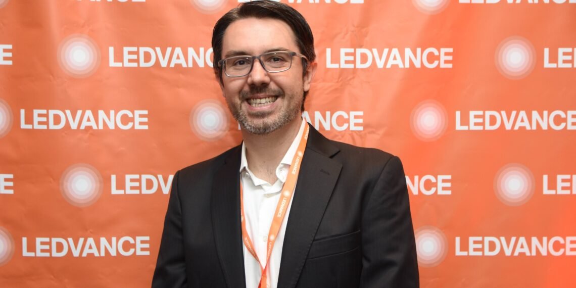 Periódico de la construcción y negocios